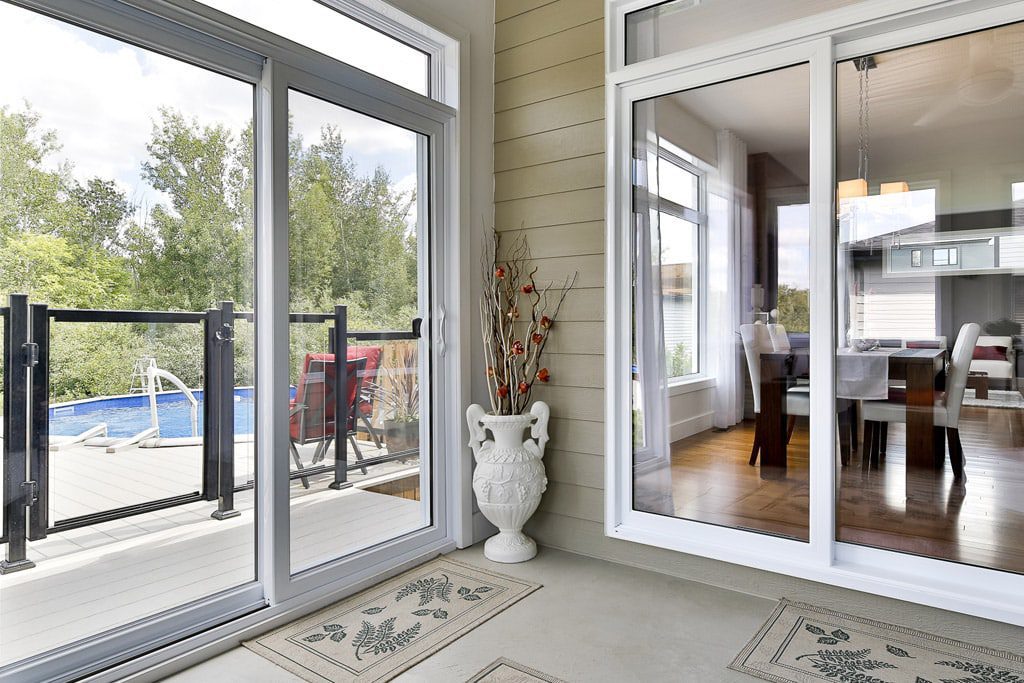 Distributeur de portes résidentielles et commerciales à Granby